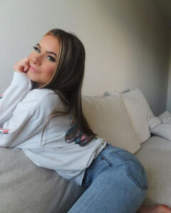 Emily Elizabeth Bio, Age, Height, Net Worth, Wiki and More