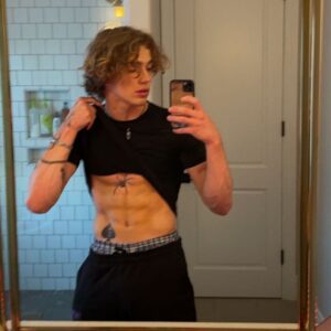 Who is Vinnie Hacker? Check 19 years Old Tiktoker Networth
